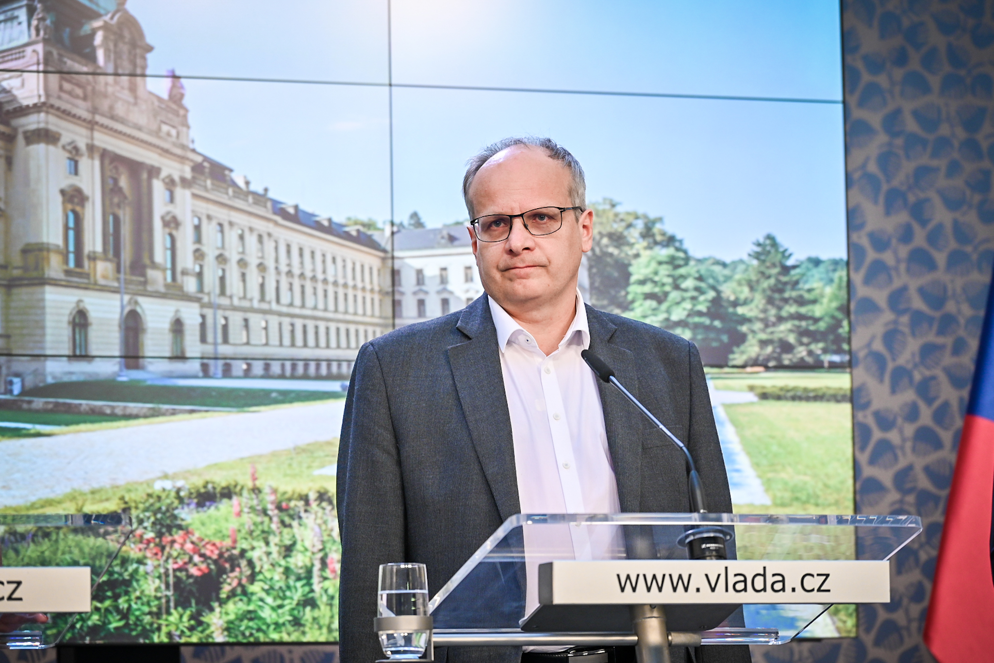 Novými místopředsedy RVVI se stali profesor Jiří Homola a profesor ...